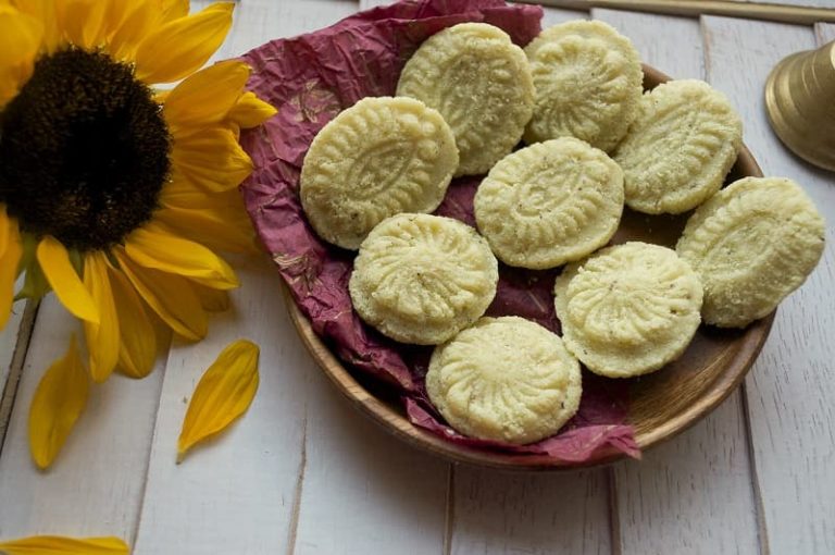 Narkel Sandesh Recipe - Chandrapuli (Coconut Sandesh)