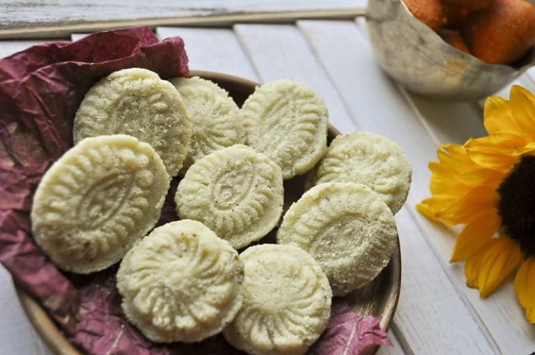 Narkel Sandesh Recipe - Chandrapuli (Coconut Sandesh)